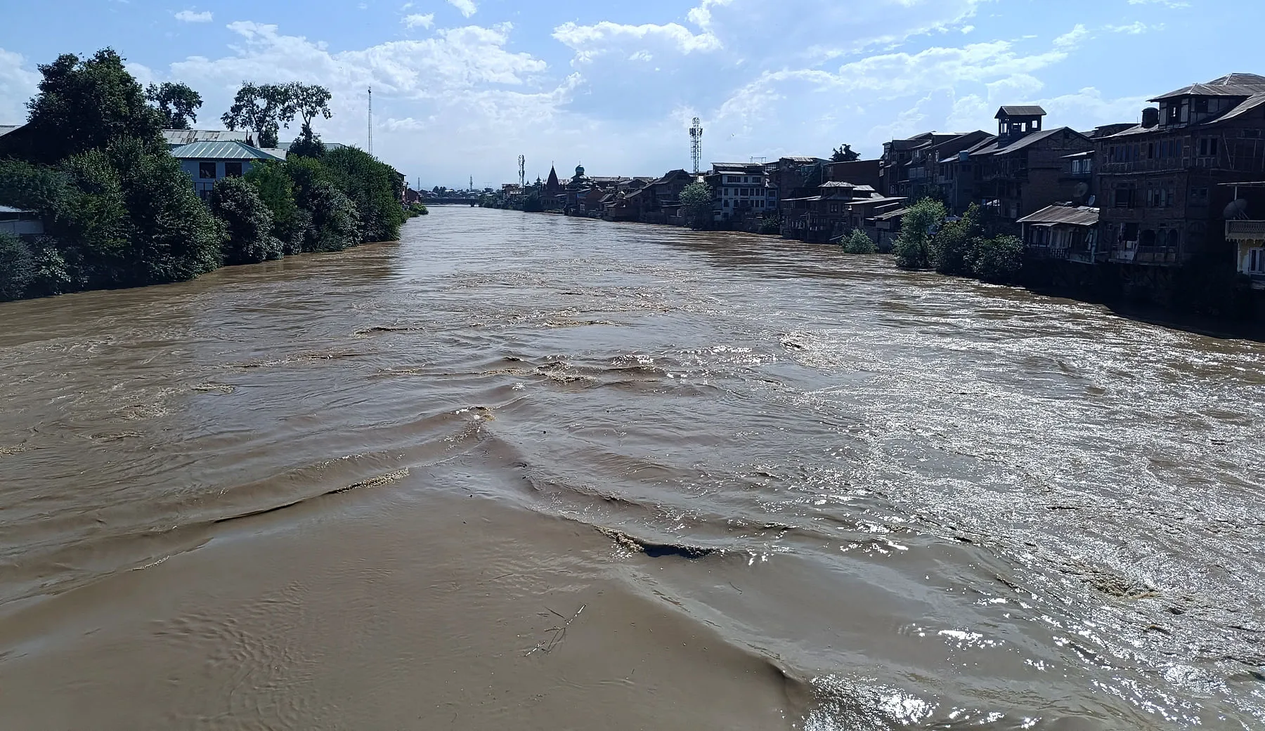 Srinagar Continues To Be Under Flood Threat Greater Kashmir