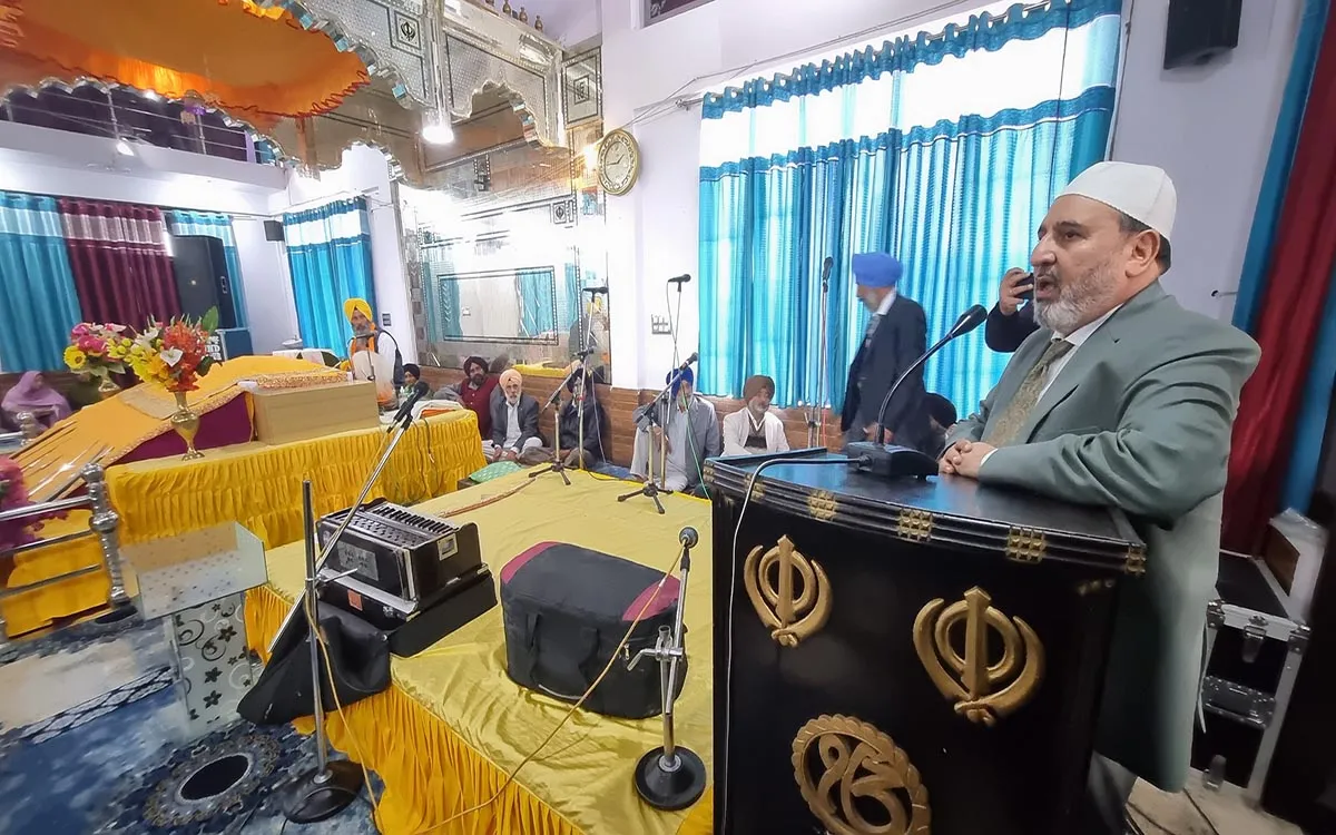 Altaf Bukhari pays obeisance at Gurdwara Raika Labana in Ramgarh