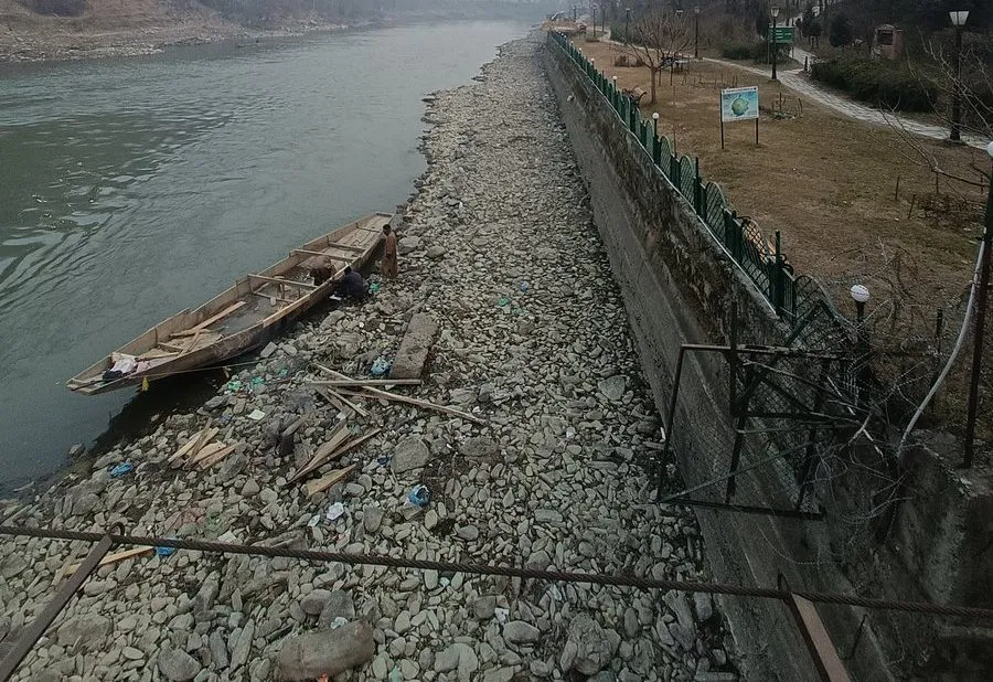 Scorching heat coupled with dry spell drain Kashmir’s rivers, water ...
