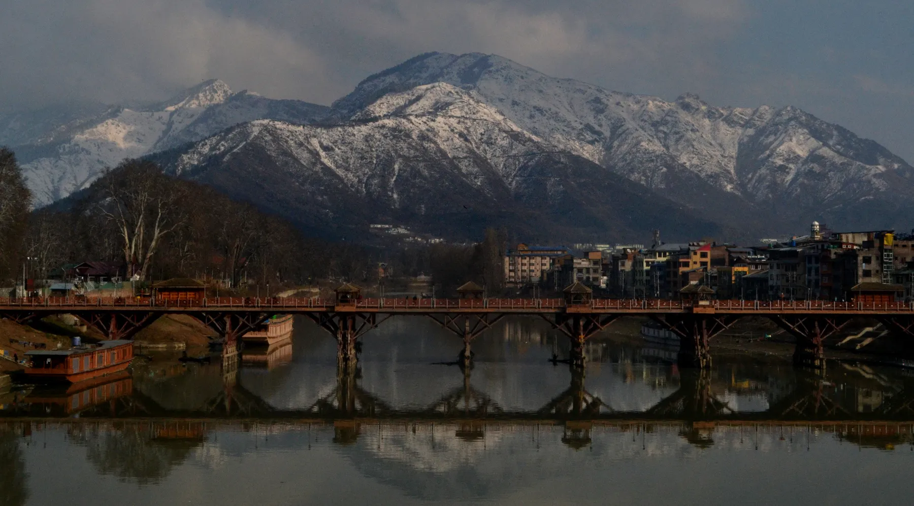 Fresh snowfall in Kashmir brings relief from freezing temperatures
