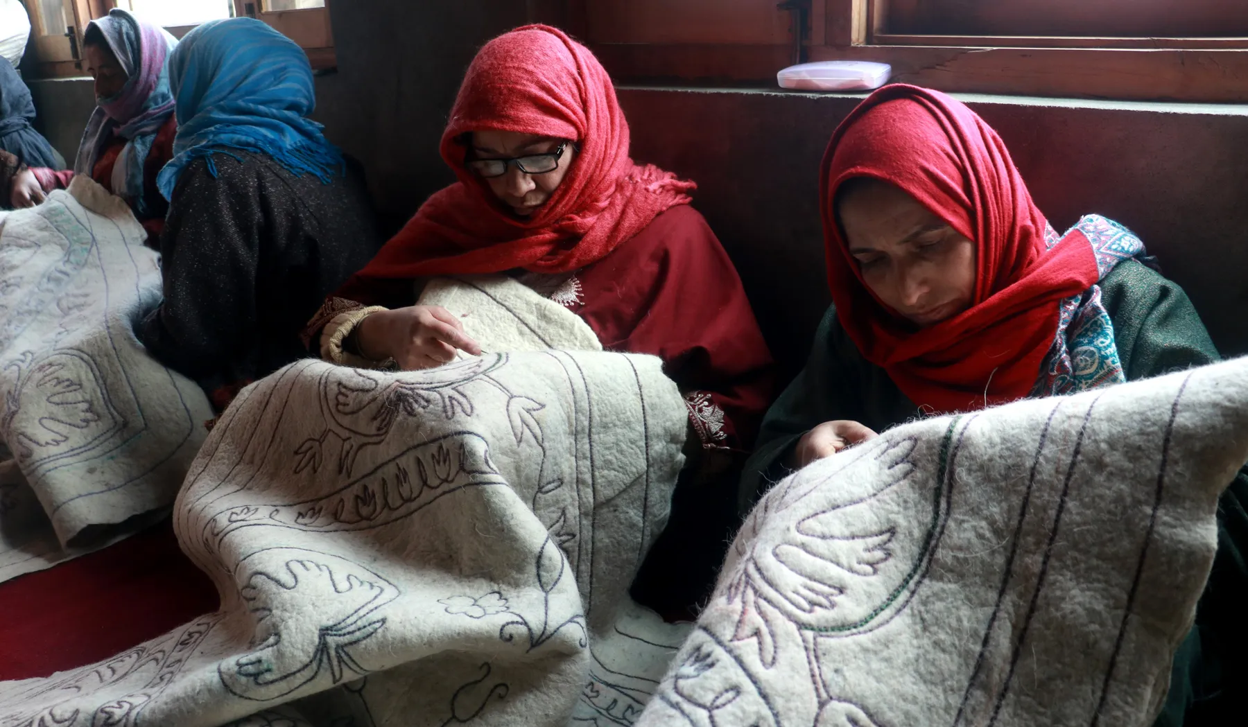 In Frames: Kashmir witnesses revival of Namda craft - Greater Kashmir