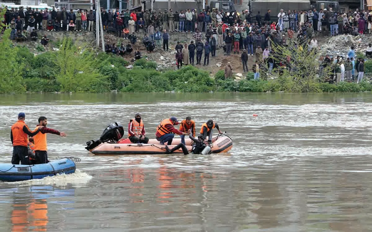 Rescue operation launched to trace drowned boy in river Jhelum