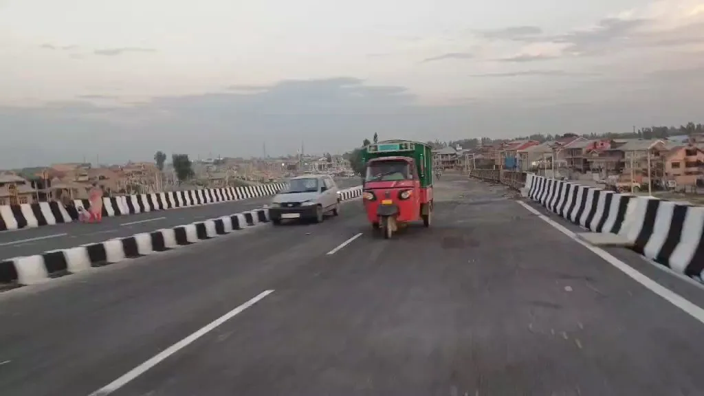 Much-awaited Bemina bypass flyover opens for public