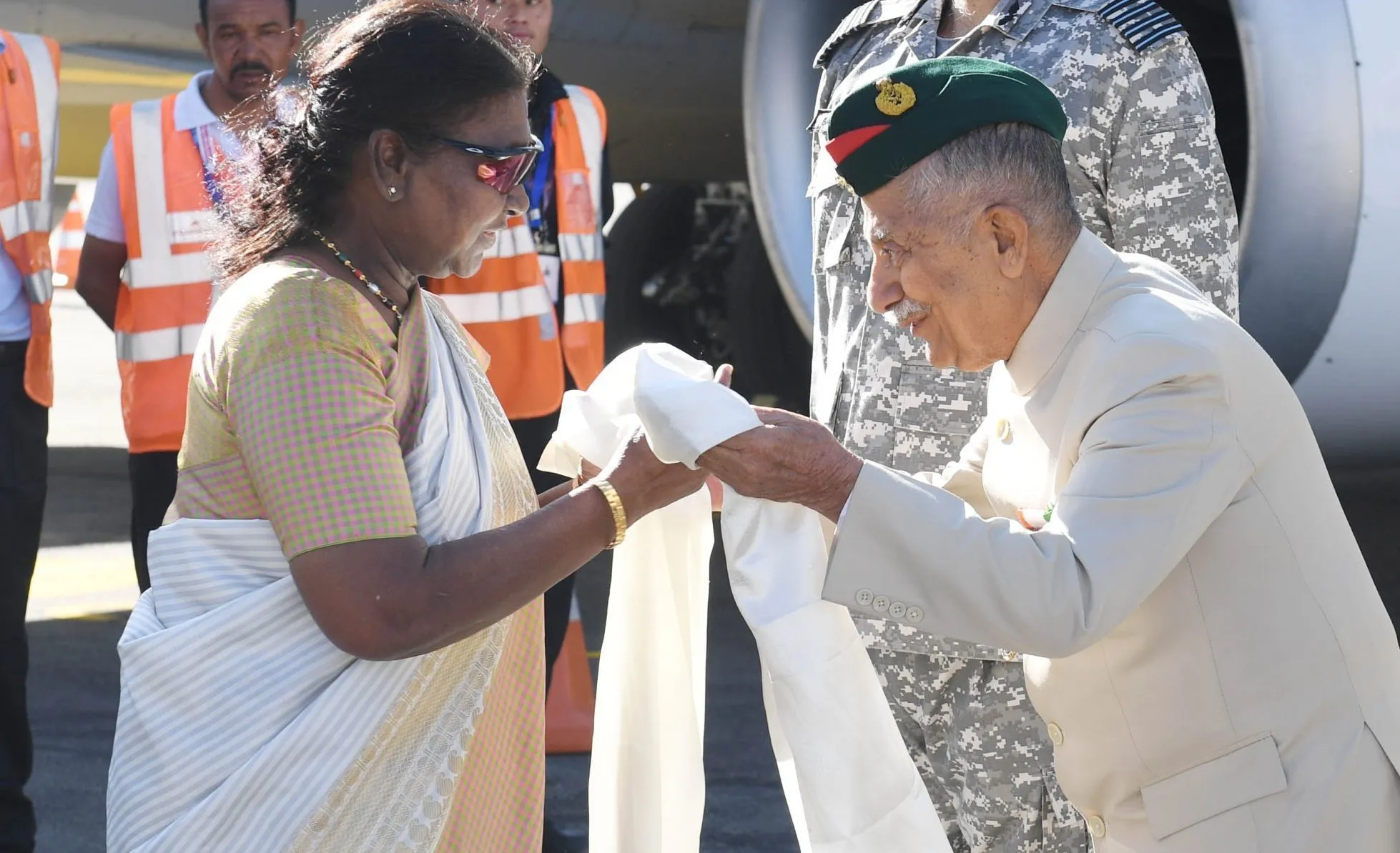 Ladakh LG Mishra receives President Murmu at Thoise Airfield - Greater ...
