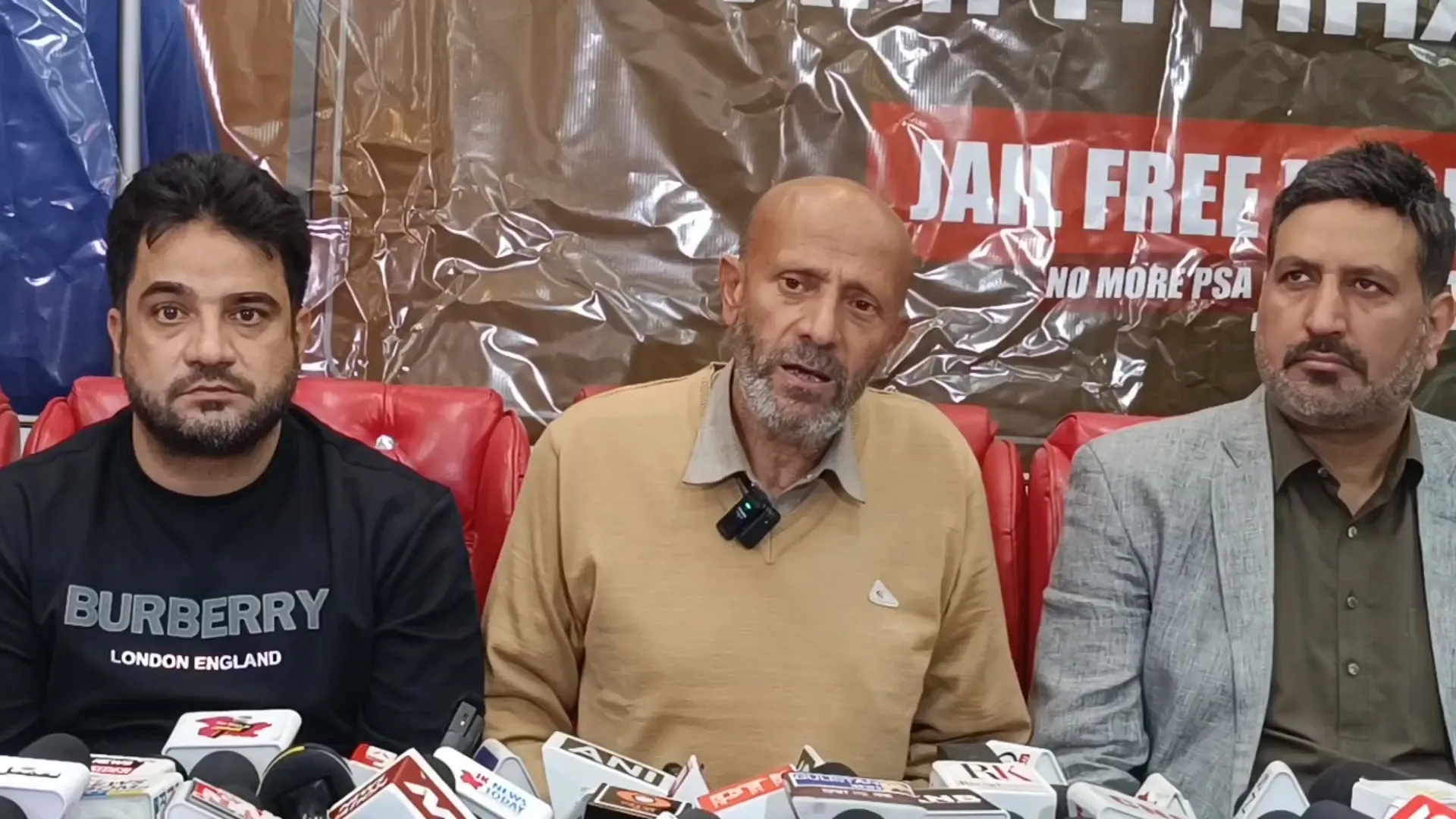 Er Rashid flies to New Delhi as interim bail ends - Greater Kashmir