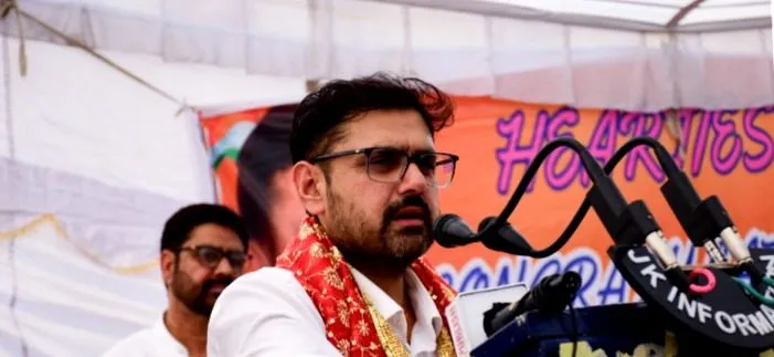 Satish Sharma extends greetings - Greater Kashmir