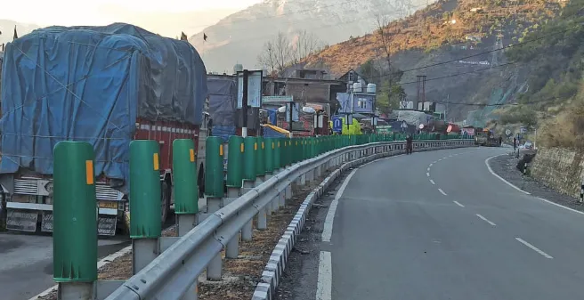 Jammu-Srinagar highway opens for two-way traffic