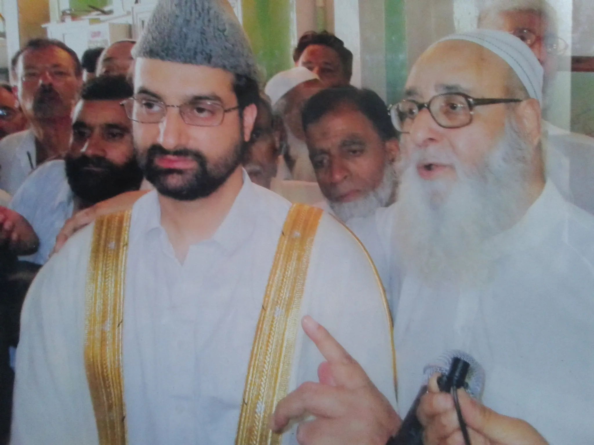 Mirwaiz Umar pays tribute to Late Maulana Mubarak Mubarki