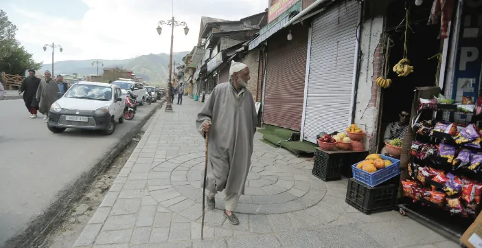 Bazaar without buyers