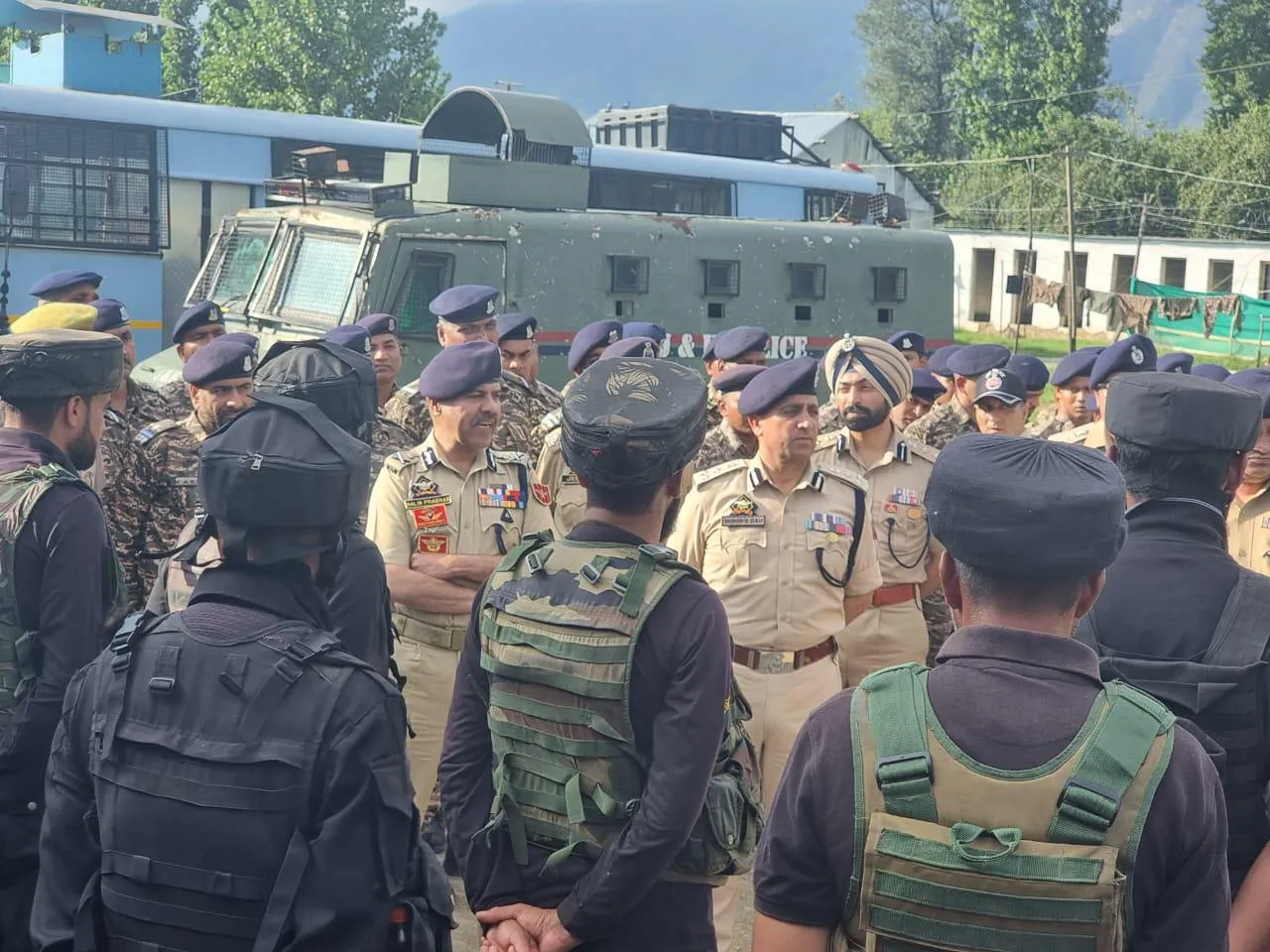 J&K police chief reviews security situation in north Kashmir, interacts with ground forces