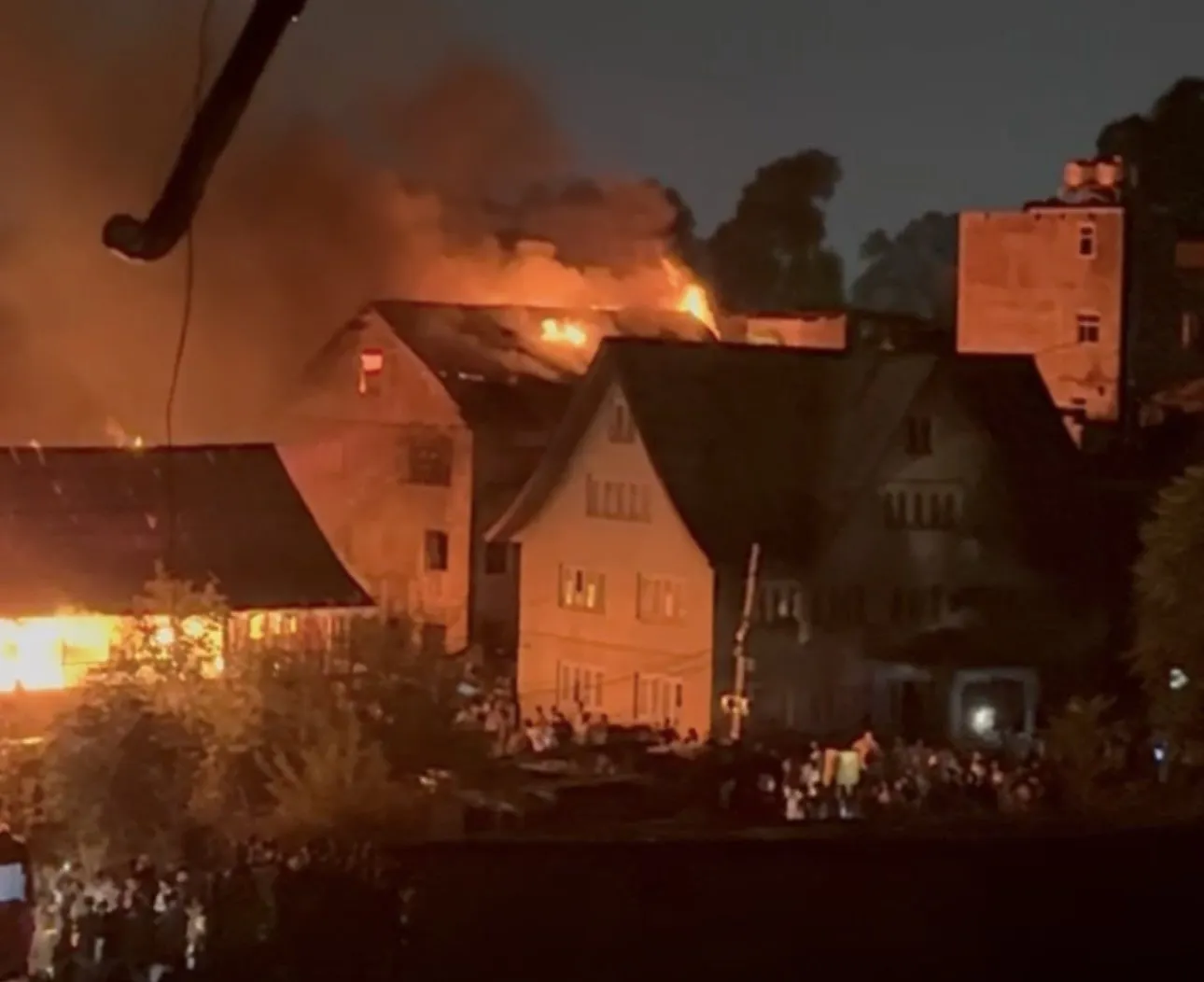 Fire engulfs several residential houses in Srinagar’s Rajbagh locality ...