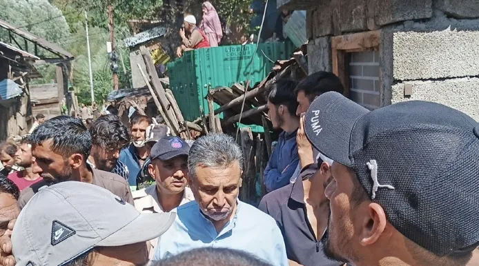 Rafi Mir visits fire victims in Pahalgam