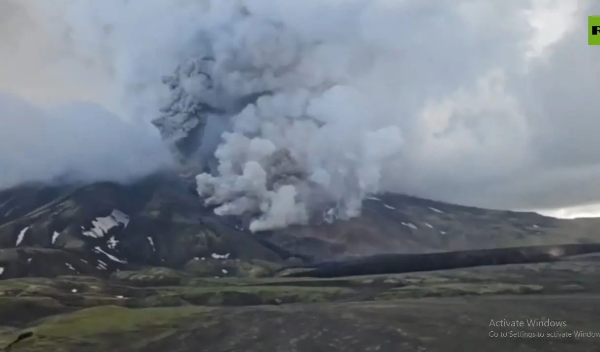 Russian volcano sends ash plume 10-km high in Kamchatka